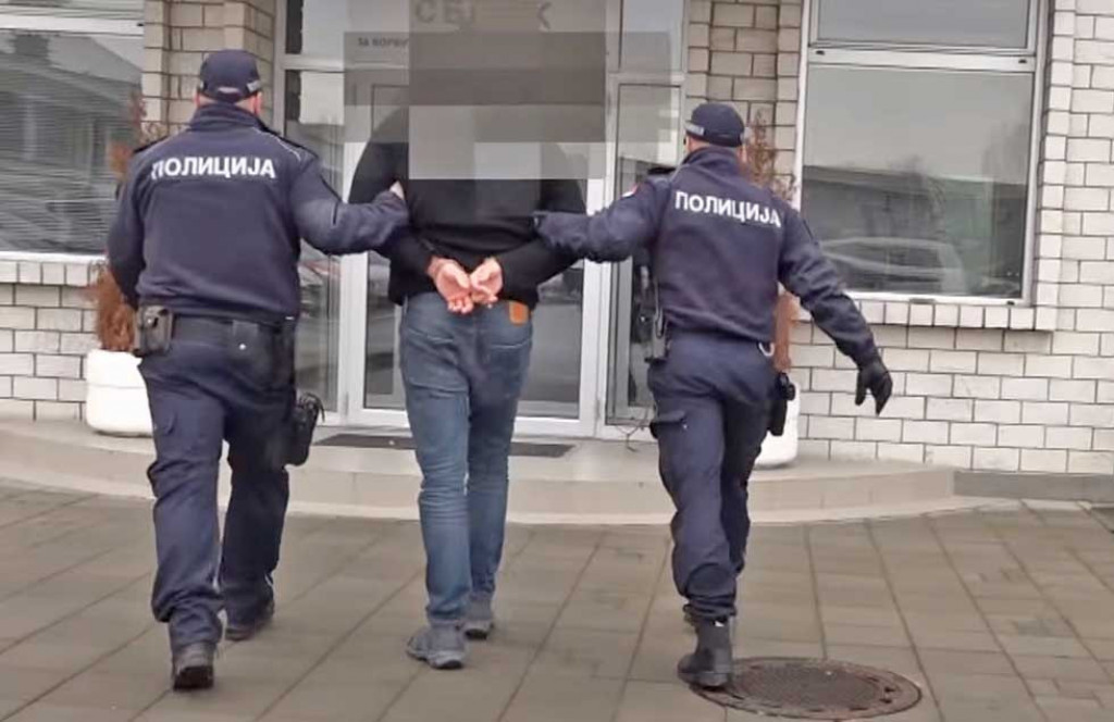 Lažni policajci pljačkaju po Beogradu: Građani ne razlikuju policijske ...