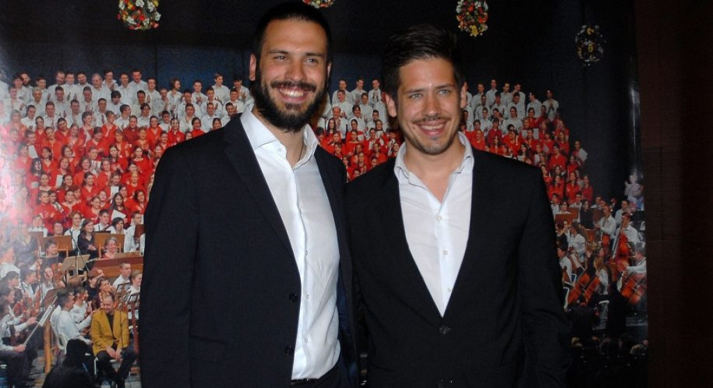 Nikola i Marko Rokvić priredili majci nezaboravno rođendansko ...