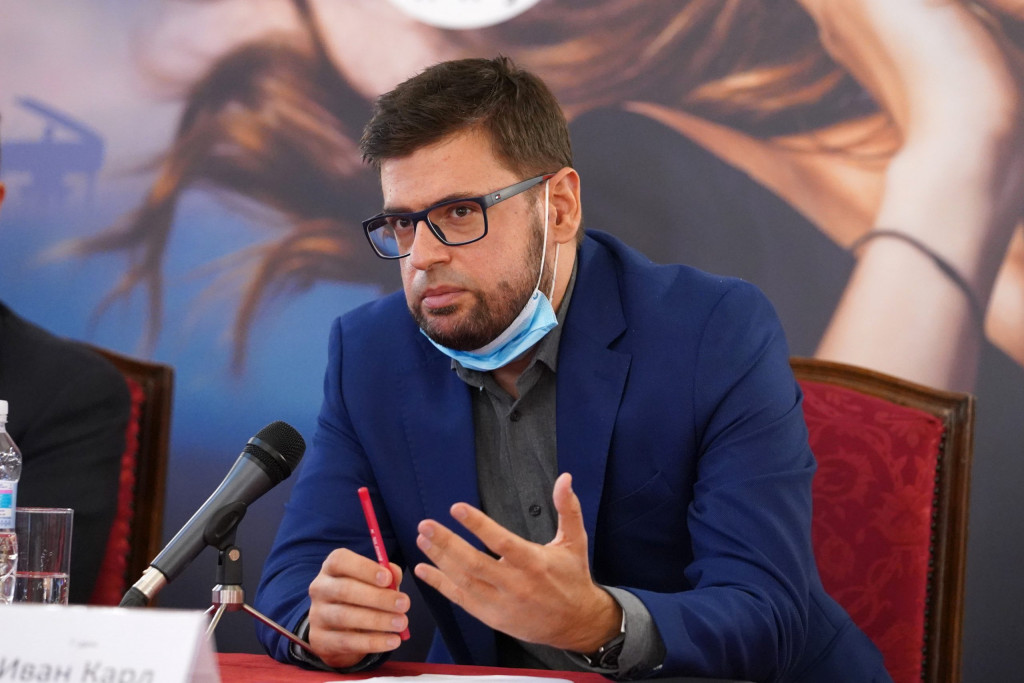 Ivan Karl: Na pozorišnu scenu mogu samo oni bez simptoma
