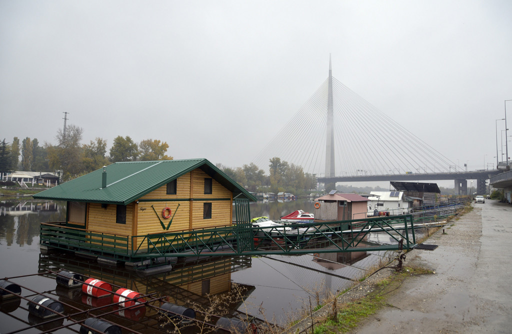 Telo žene plutalo Čukaričkim rukavcem