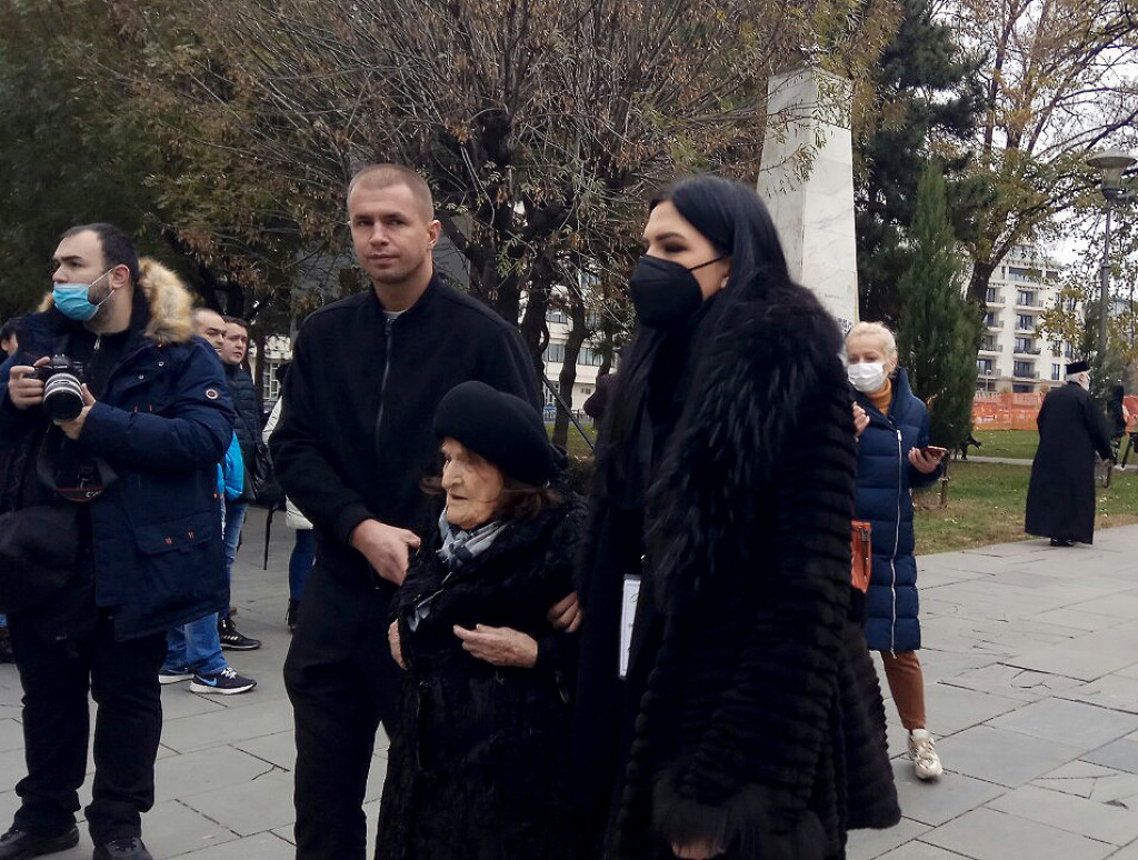 Patrijarhova sestra jedva stajala na nogama: "Gotovo je" (FOTO, VIDEO)