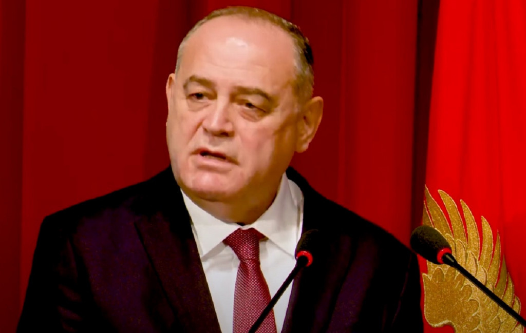 "Dobrodošlica" novom gradonačelniku Nikšića: Bala sena i krompiri ...