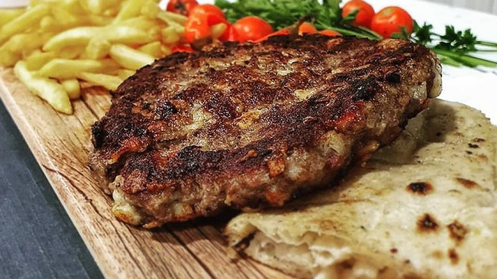 Recept dana: Gurmanska pljeskavica, najlepše jelo od mlevenog mesa po ...