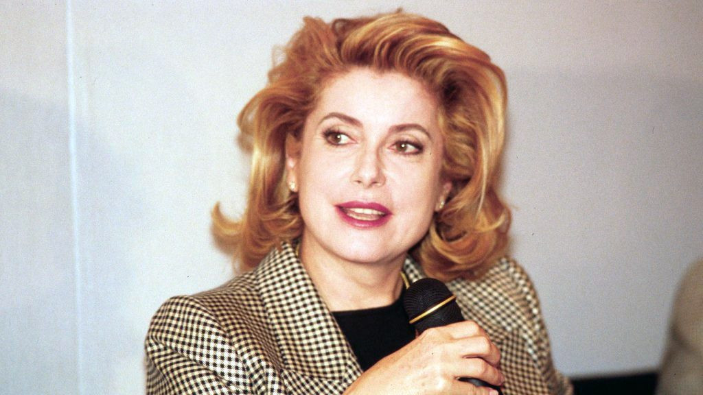 Dokaz da godine nemaju veze sa lepotom i stilom: Katrin Denev model u ...