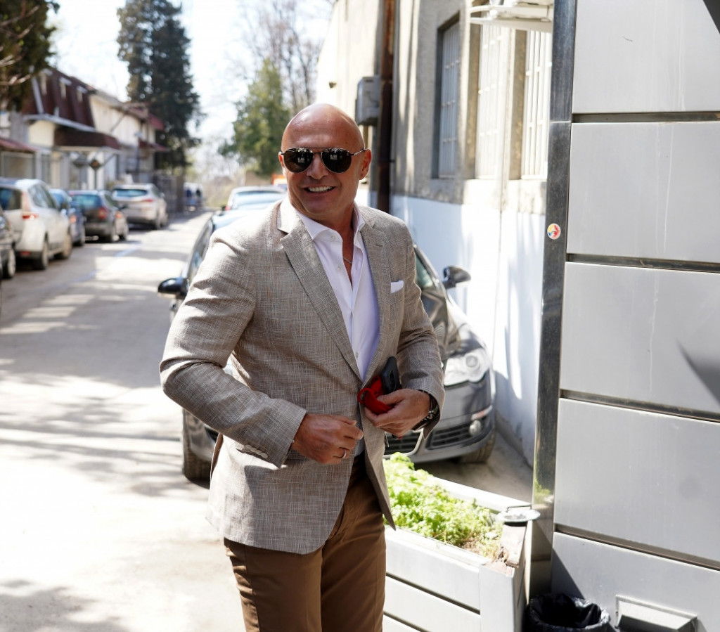 Živim kao engleska kraljica, razmišljam kao Tesla! Mili briljira ...