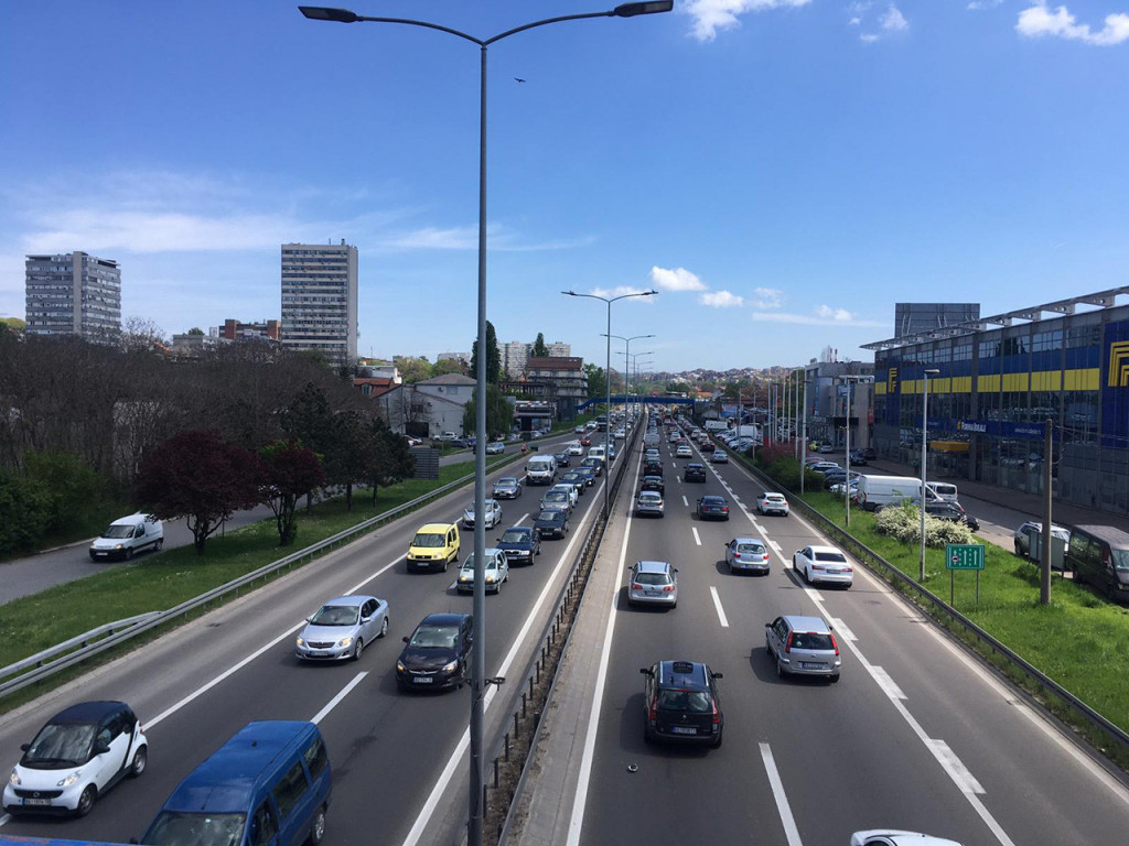 Ogromna kolona vozila na auto-putu: Predstojeći praznici zagušili ...