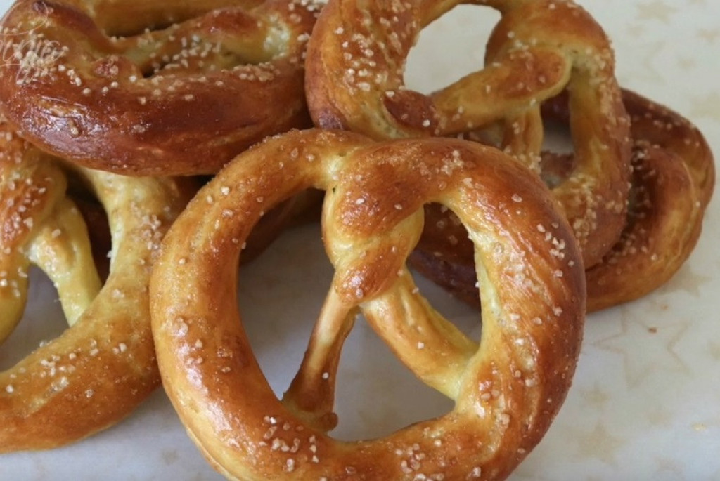 Recept dana: Domaće perece, mekane unutra, spolja hrskave, a bolje nego ...