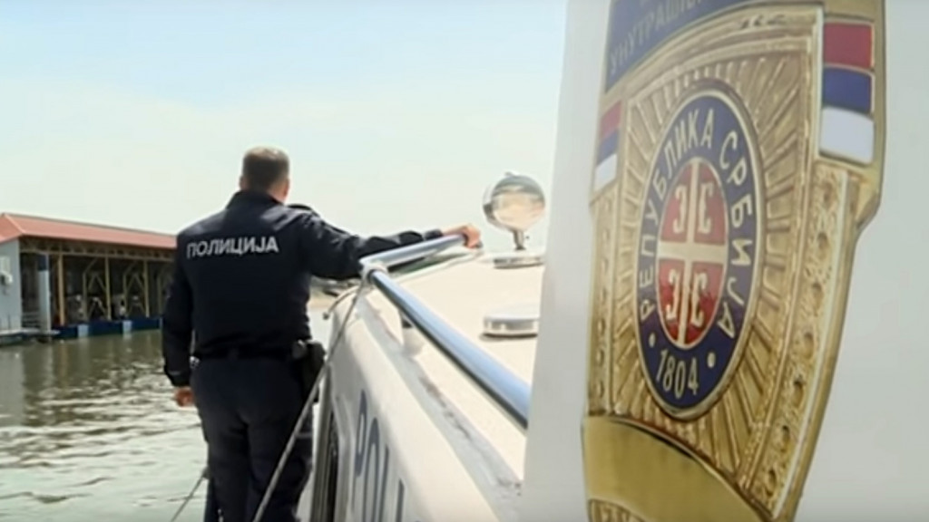 Jedinica za bezbednost na rekama širom Srbije: Plovni put pod video ...