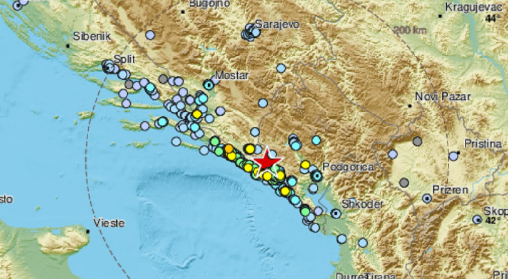 Zemljotres u Crnoj Gori! (FOTO)