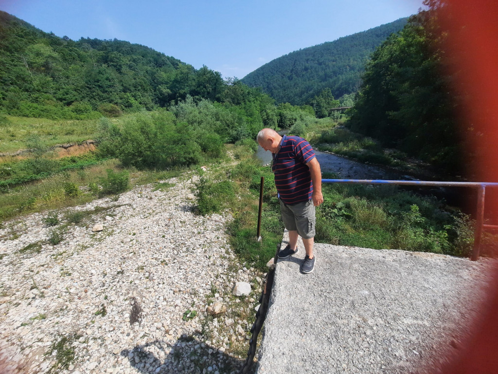 Most na reci Skrapež godinama vodi u dubok ponor: Preći na drugu stranu ...