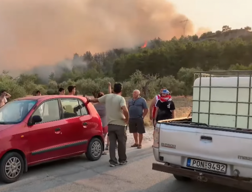 Širi se požar na Rodosu: Vatra preti i poznatoj Dolini leptira, nema ...
