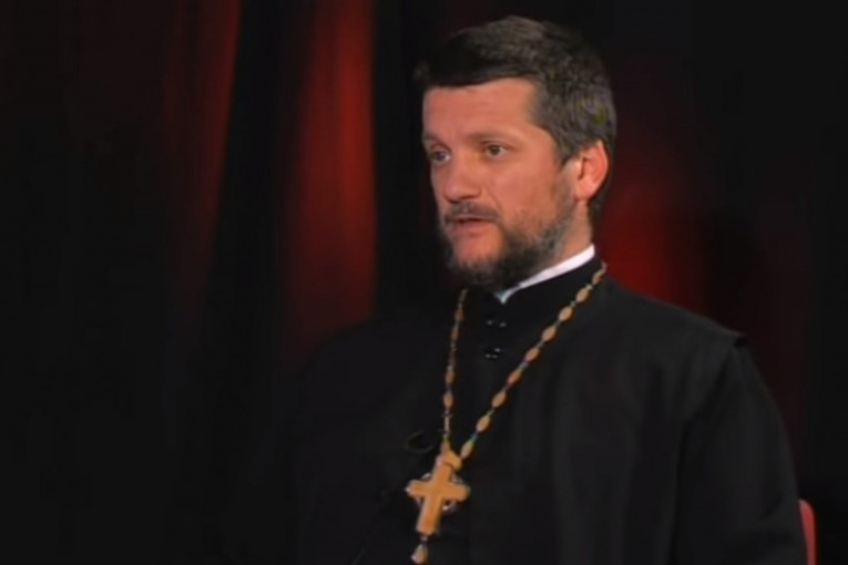 Šta stoji iza odluke o smeni rektora Cetinjske bogoslovije Gojka Perovića?