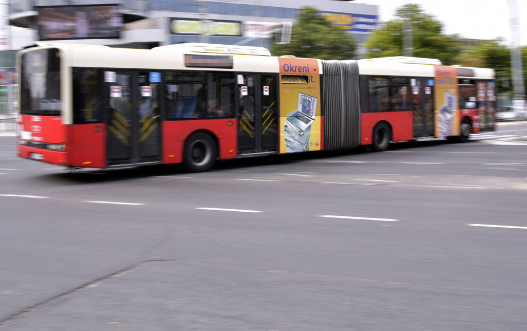 Autobus udario u banderu u kombi na Zelenom vencu