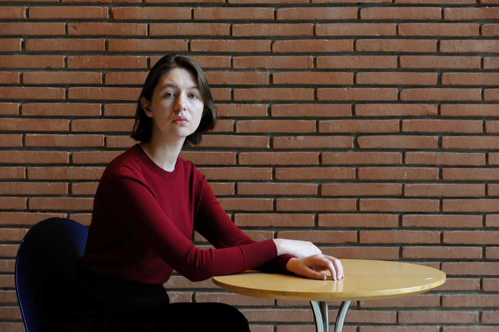 Najnoviji roman Sali Runi "Intermeco" na srpskom