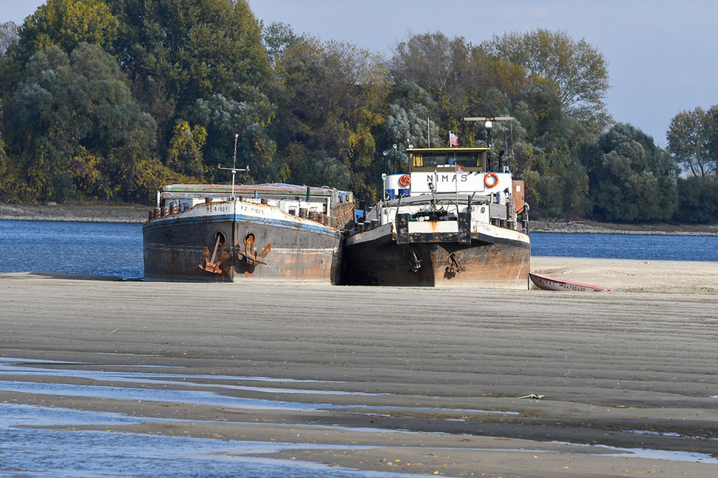 Foto-vest: Sprud kod Novog Sada otežava plovidbu