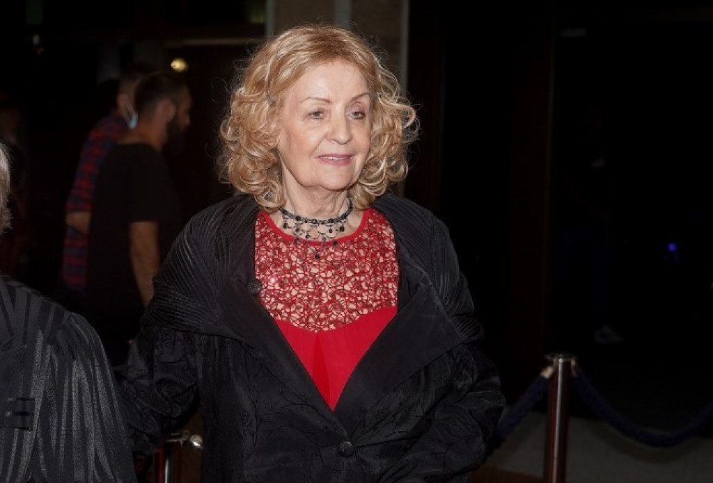 Ovo je njen dnevni bioritam! Lepa Lukić gazi 83. godinu, a sve radi ...