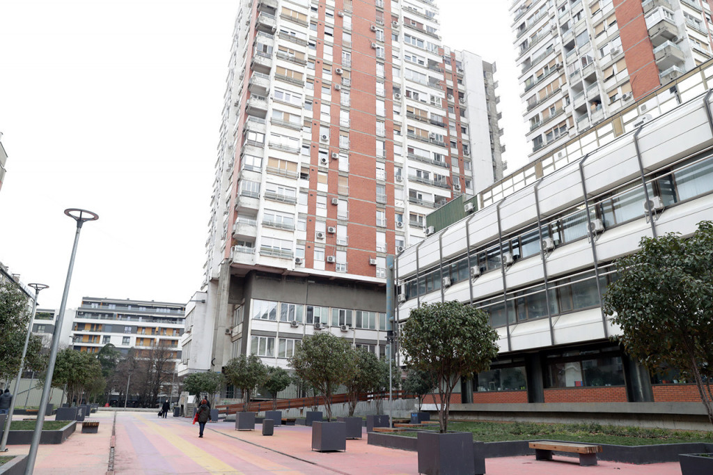 Ukleta višespratnica: U istoj zgradi sa koje se bacio sin Sande ...