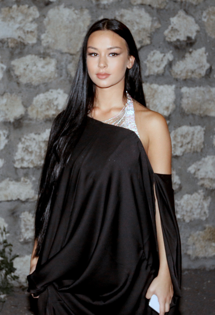 Danas je mamina kopija, a ranije je bila ista otac! Ovako je Elena ...