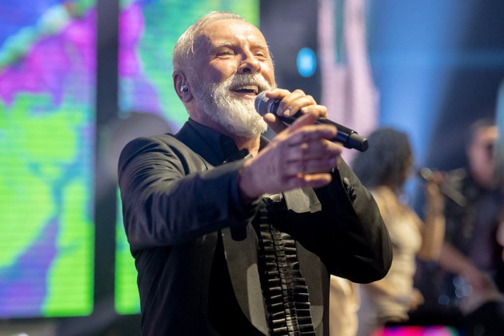 Bez autotjuna i modernih zvukova: „Krive karte” Dina Merlina (VIDEO)