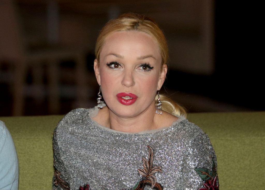 Slavica Tripunović Dajana posle privođenja šeta Surčinom: Misica ...