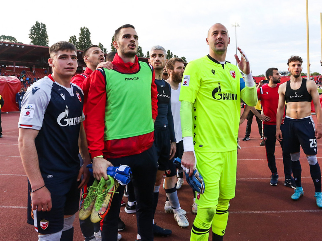 Zvezdin bek totalno promenio imidž! Da li biste ga prepoznali?! (FOTO)