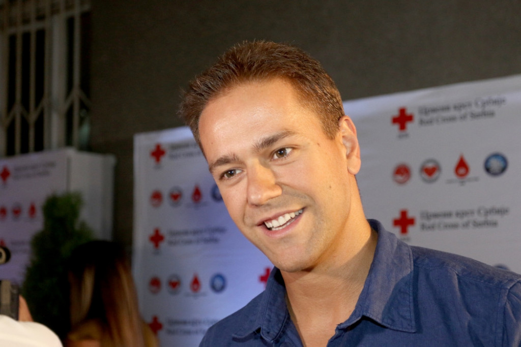 Danas glumac i zavodnik, a ranije mladi košarkaš: Pogledajte kako je ...