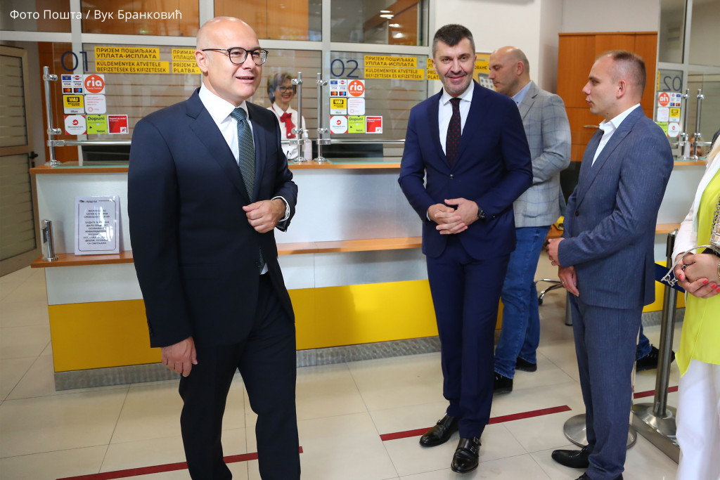 Nova pošta otvorena u Bulevaru oslobođenja, najavljeno da će Novi Sad ...