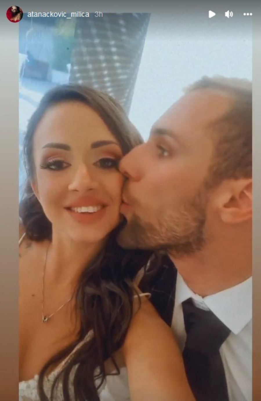 Prve fotografije sa venčanja zvezde „Granda"! Ovu je pesmu odabrala za ...