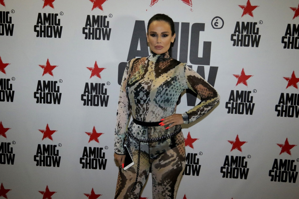 Posle Rade razbila se i Indi! Pevačica pokazala modrice: Pala i ubila ...