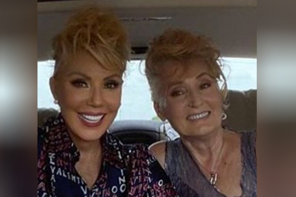 Lepa Brena se ne odvaja od sestre od koje je u mladosti na silu ...