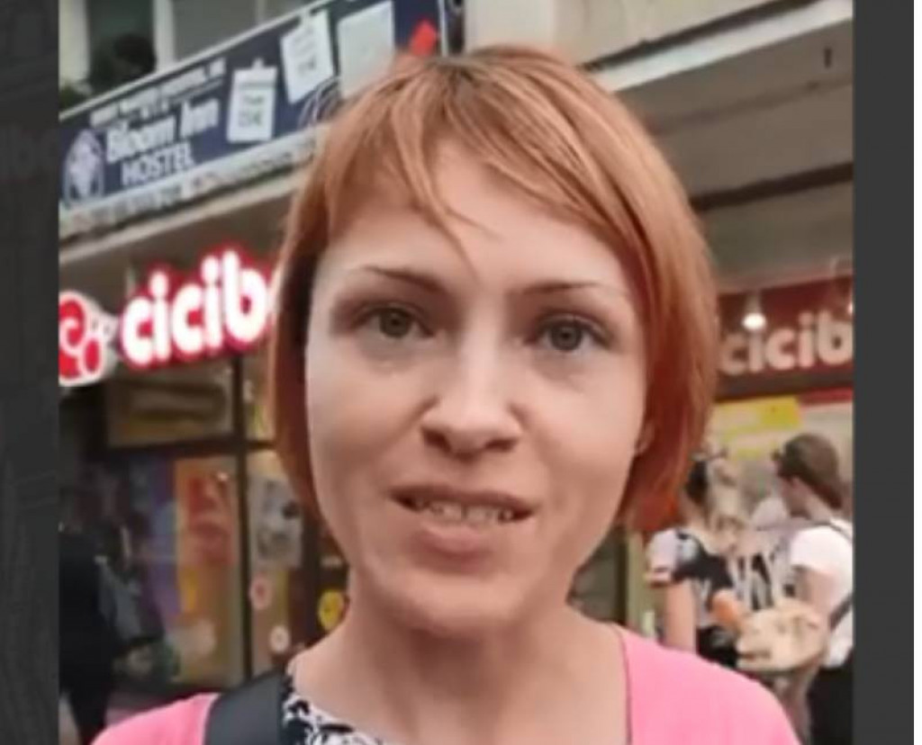 Vapaj majke iz Nemačke: Platila 263 evra jer sinu nije obukla haljinu ...