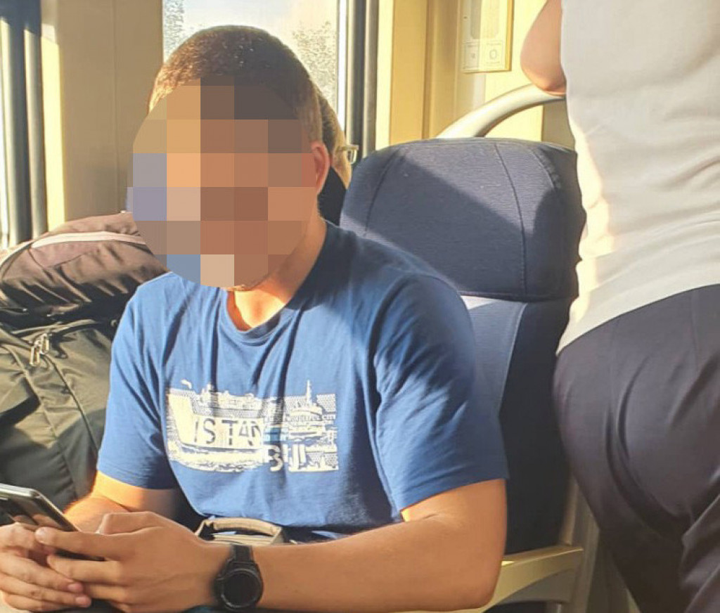 Bahati putnik voza za Vršac! Zauzeo 2 mesta, a na molbu starije žene da pomeri torbe odreagovao ...