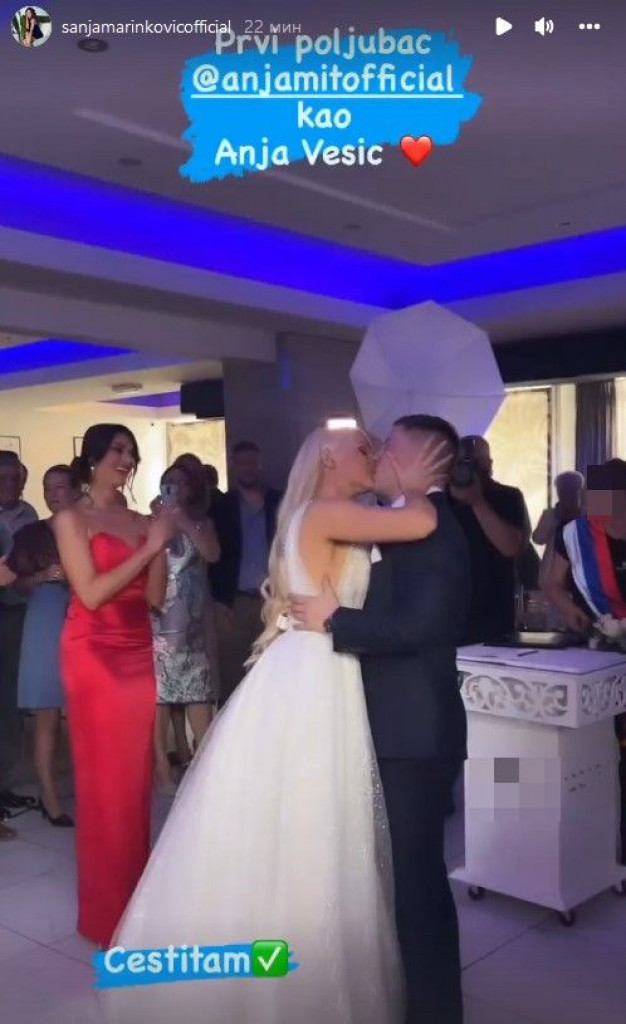 To je moja muškarčina! Anja Mit ruku pod ruku sa mladoženjom prošetala ...
