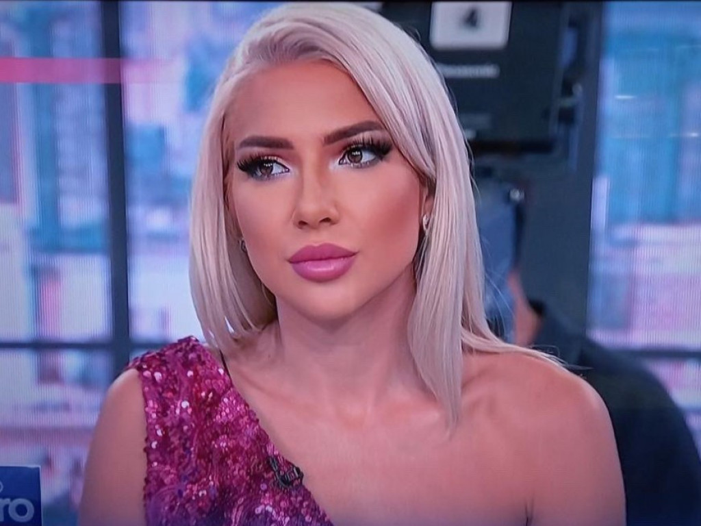 Transformacije Jovane Jeremić: Od crnke, preko brinete, do plavuše sa ...