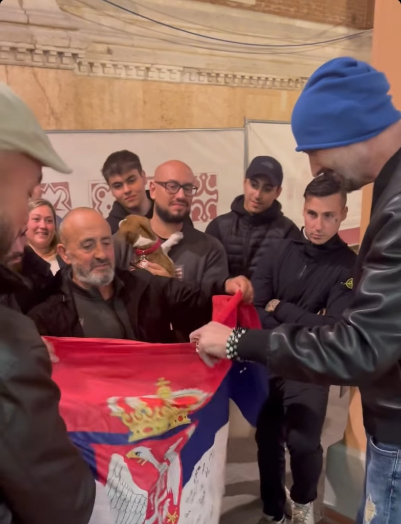 Mihajlović ispraćen od tifoza Bolonje! Na oproštaju mu doneli mali ...