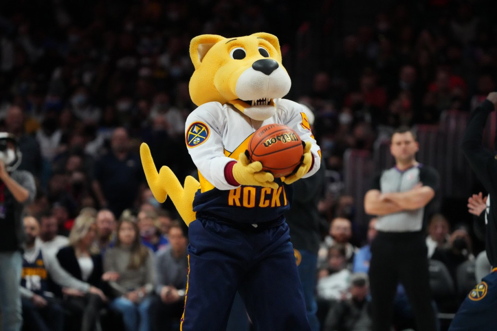 Znate li koliko zarađuje maskota Denver Nagetsa? Kad vidite neće vam ...