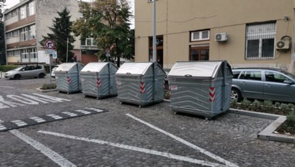 Ekipe JKP "Gradska čistoća" nastavljaju akciju: Novi džambo-kontejneri na Zemunskom keju