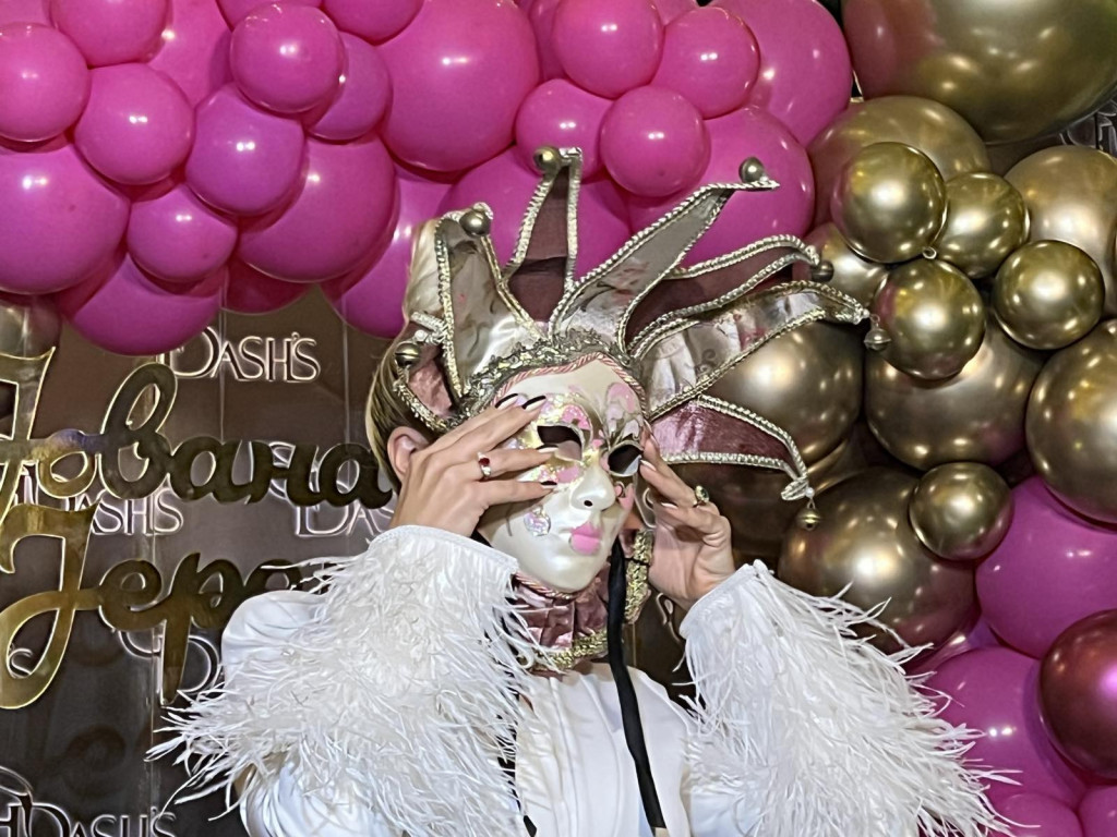 Jovana Jeremić sa maskom na licu slavi rođendan, pa šokirala potezom ...