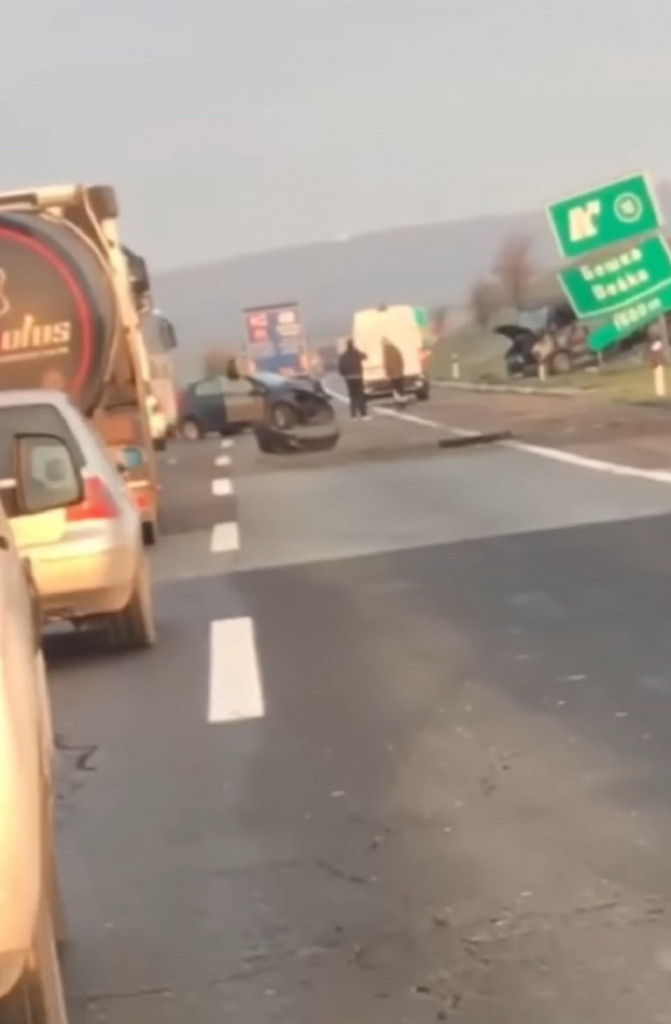 Udes kod Beške, vozila potpuno slupana