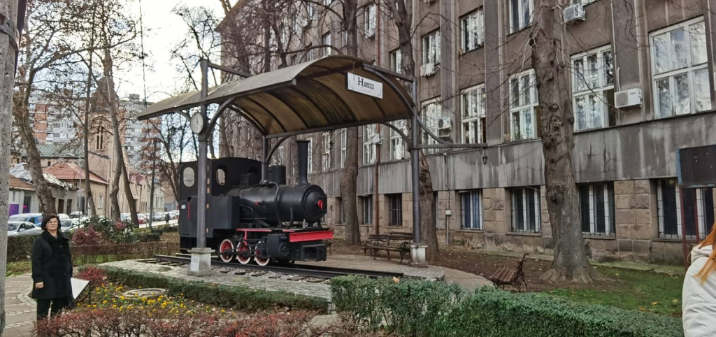 Stara lokomotiva Baba Milka krasi trg u Nišu