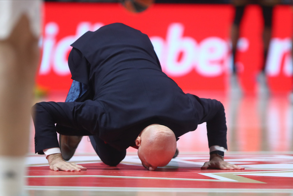 Saša Obradović ljubi Zvezdin grb