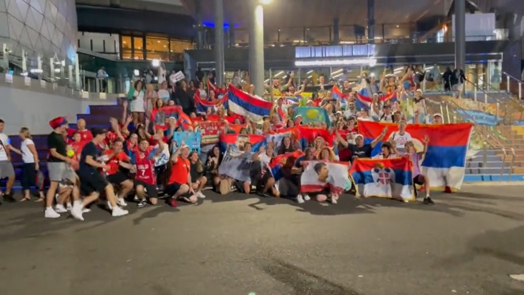 Novakovi navijači pevaju u Melburnu