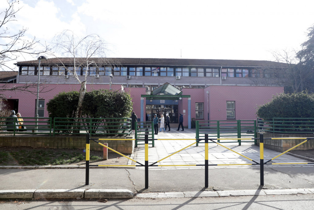 Učenik škole Mladost maltretira učenike i učiteljicu