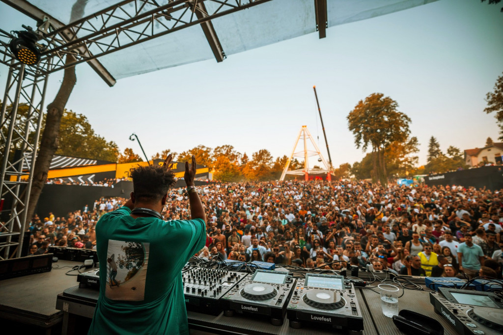 Lovefest Fire 28. aprila u Beogradu