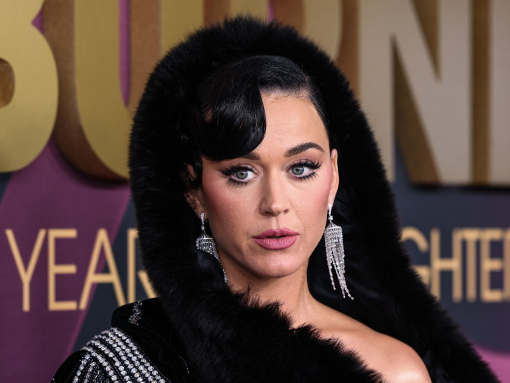 Kejti Peri pod istragom zbog spota