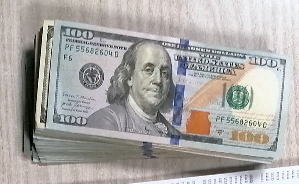 Dolar pada: Ne vredi ni pauza u podizanju kamatnih stopa