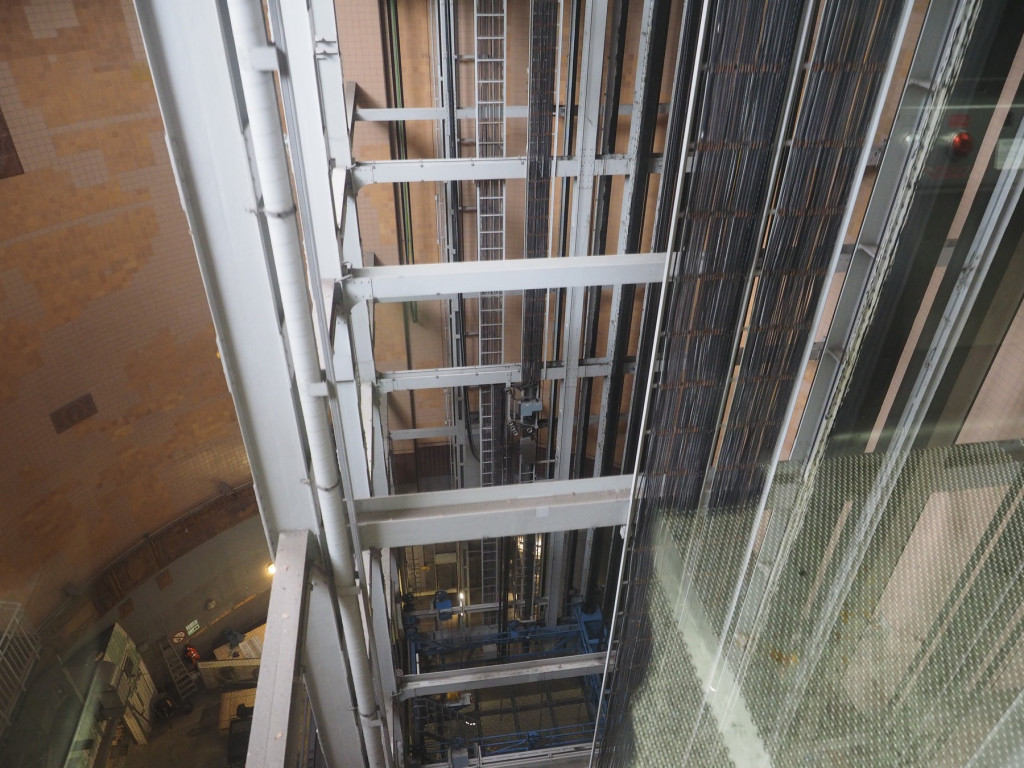 Muškarac propao u okno lifta i poginuo