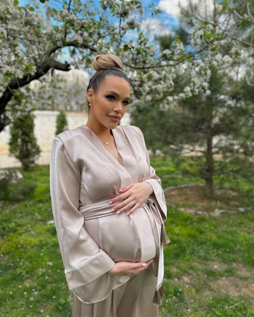 Marija Mikić sa stomakom do zuba tik pred porođaj