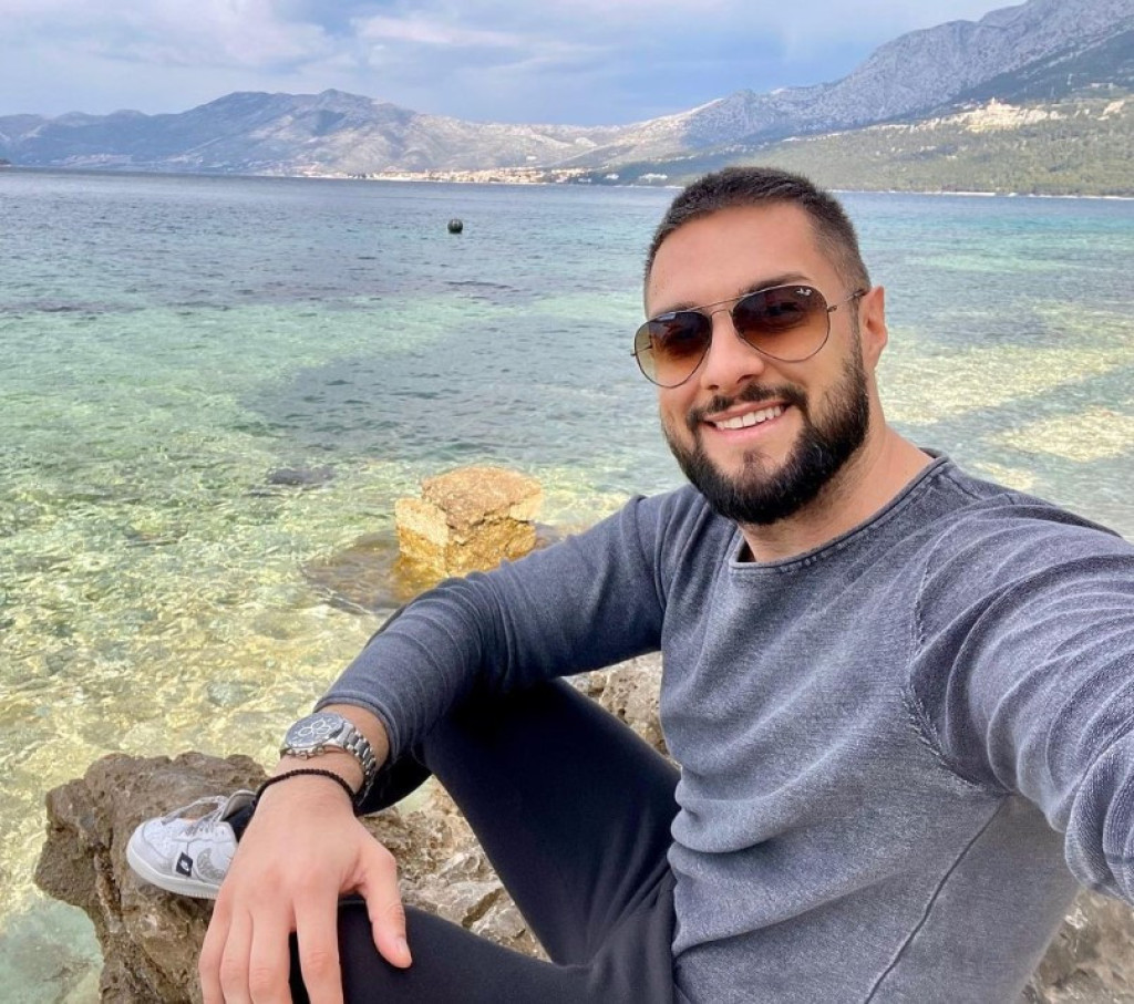 Xander Misojčić o obrazovanju: Master sam završio iz kafane