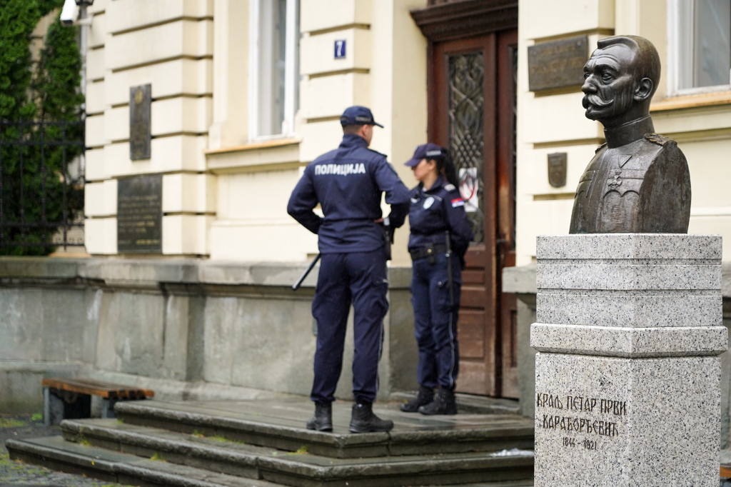 Policajci od danas dežuraju u svim školama u Srbiji